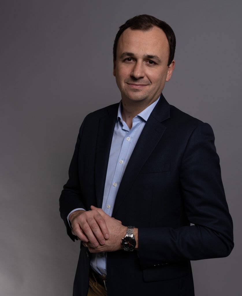 Camille Berthaud, nouveau PDG de Compass Group France - Restauration ...
